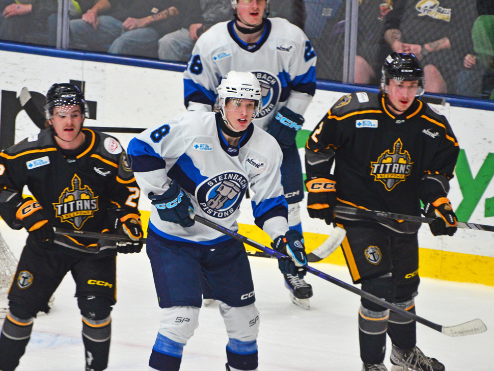 Thvedt posts first MJHL shutout as Pistons win goalie duel - SteinbachOnline.com - Local news ...